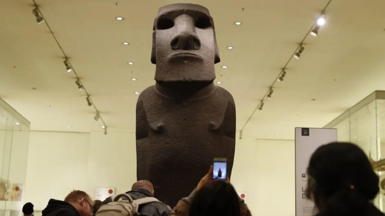 Museo Británico revela por qué no puede devolver el moai a Chile | 13.cl